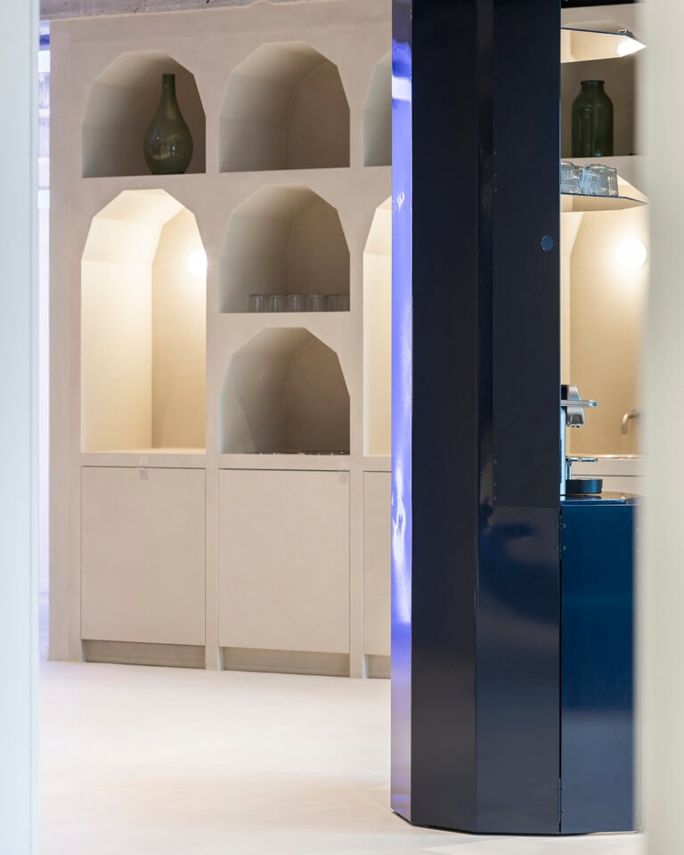 Cobra Studios Transforms an Art Deco Building Into the Coolest Meeting ...