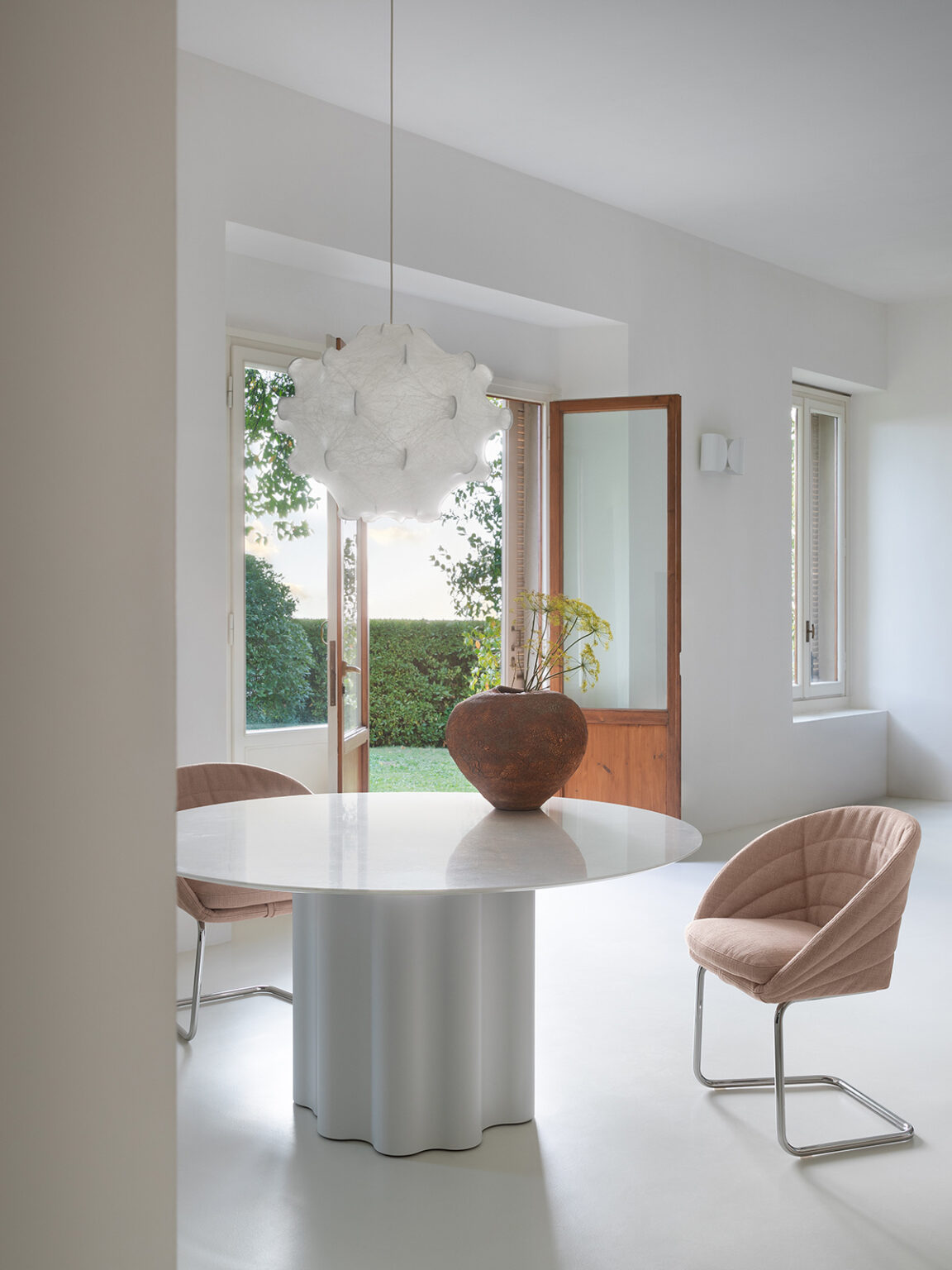 Saba's New Collection, Photographed in a Greenery-Filled Italian Villa ...