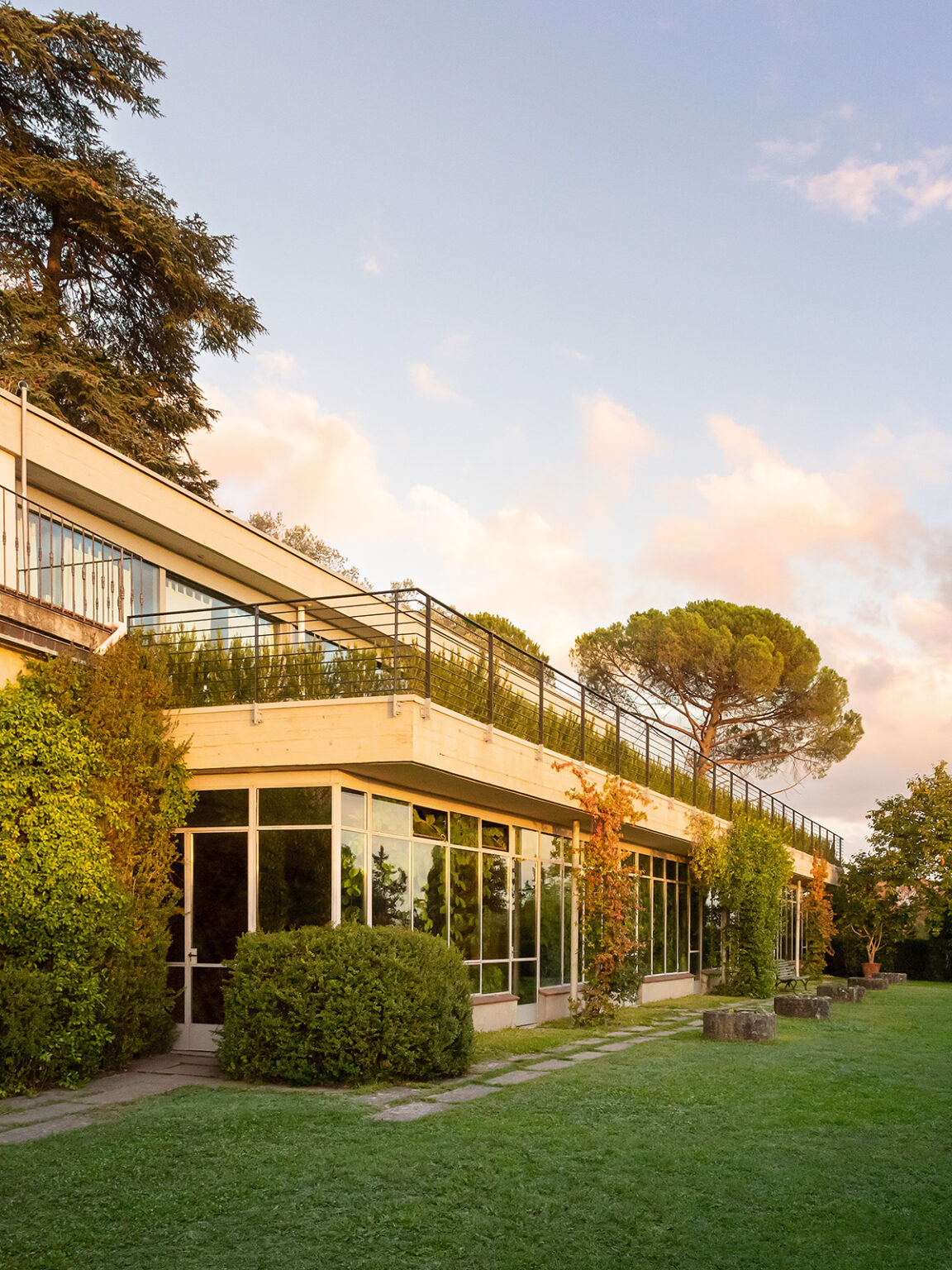 Saba's New Collection, Photographed in a Greenery-Filled Italian Villa ...