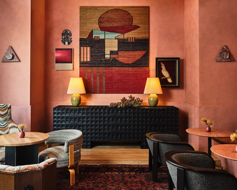 This Kelly Wearstler–Designed Cocktail Bar Boasts an Enviable Art ...
