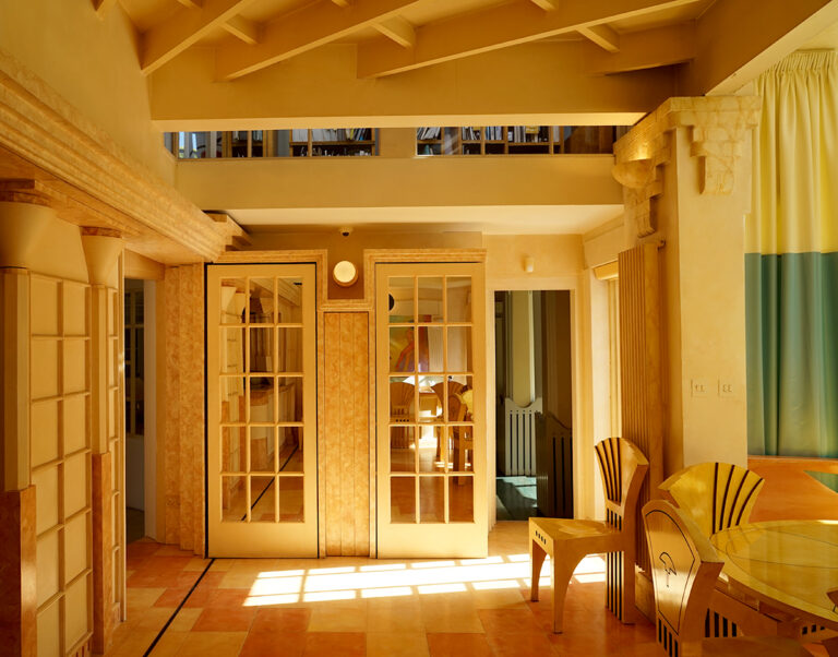 A Tour Through the London Architectural Marvel The Cosmic House ...