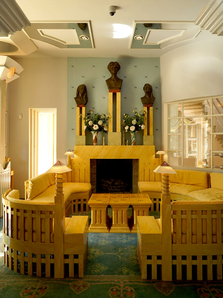 A Tour Through the London Architectural Marvel The Cosmic House ...