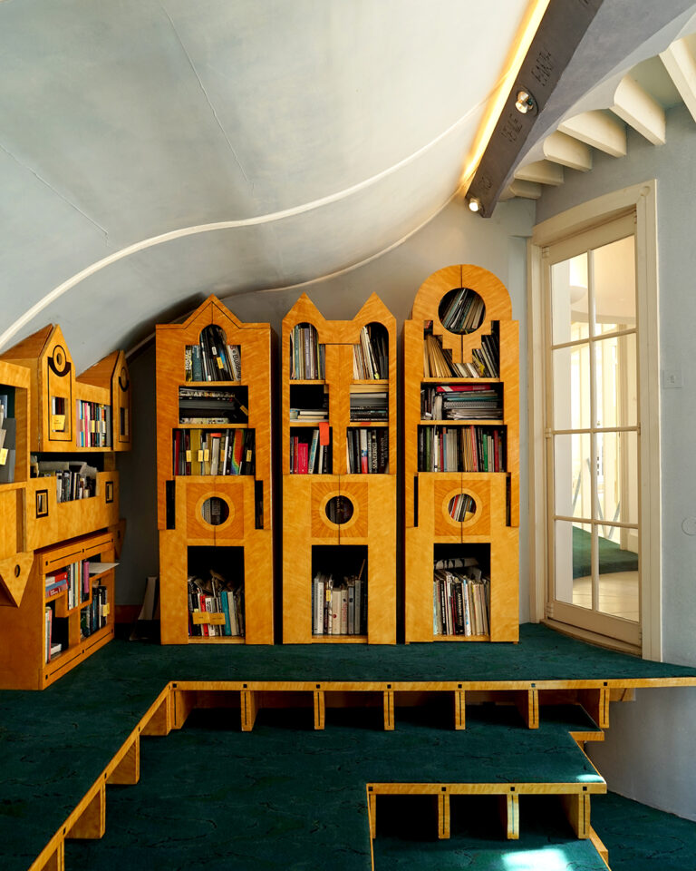 A Tour Through the London Architectural Marvel The Cosmic House ...