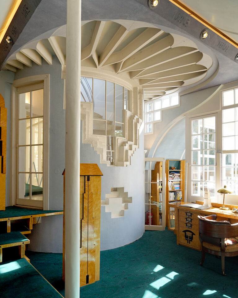 A Tour Through the London Architectural Marvel The Cosmic House ...