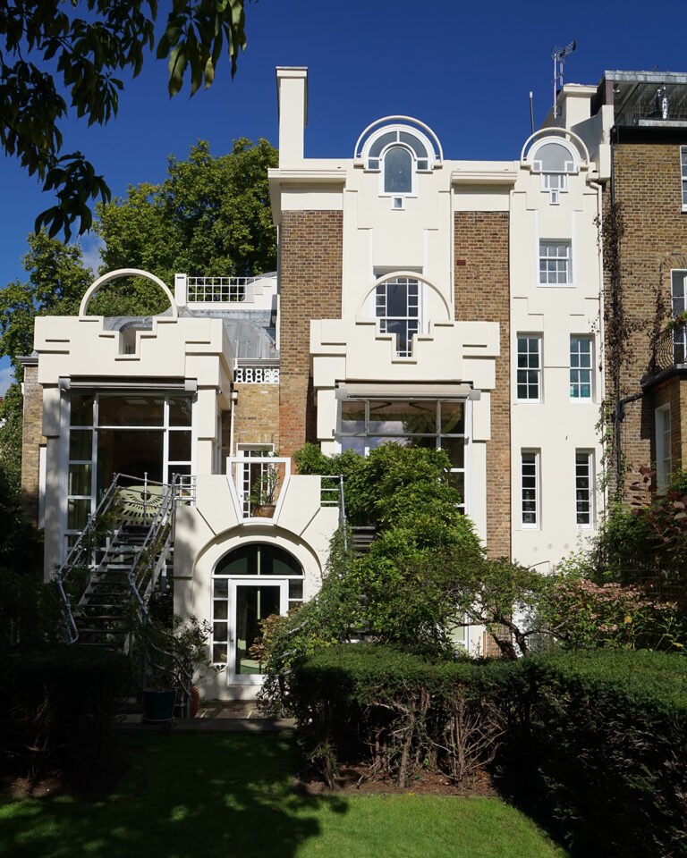 A Tour Through the London Architectural Marvel The Cosmic House ...
